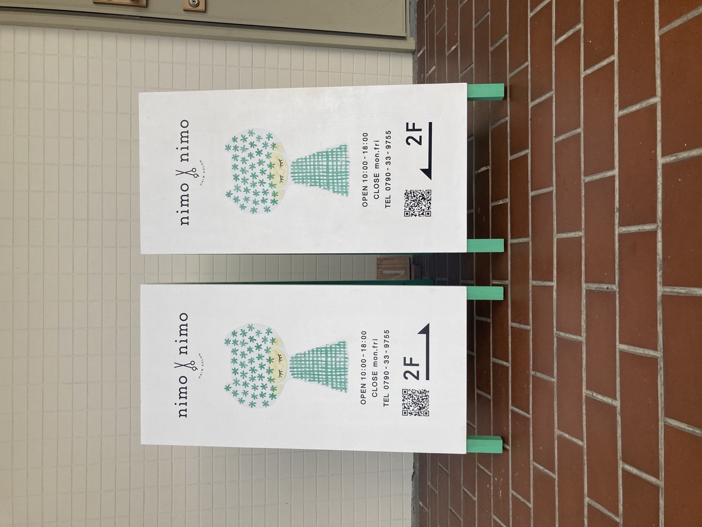 QRコードのカッティングステッカーでお店の情報をキレイにまとめる | カッティングシート製作 QUACK WORKS