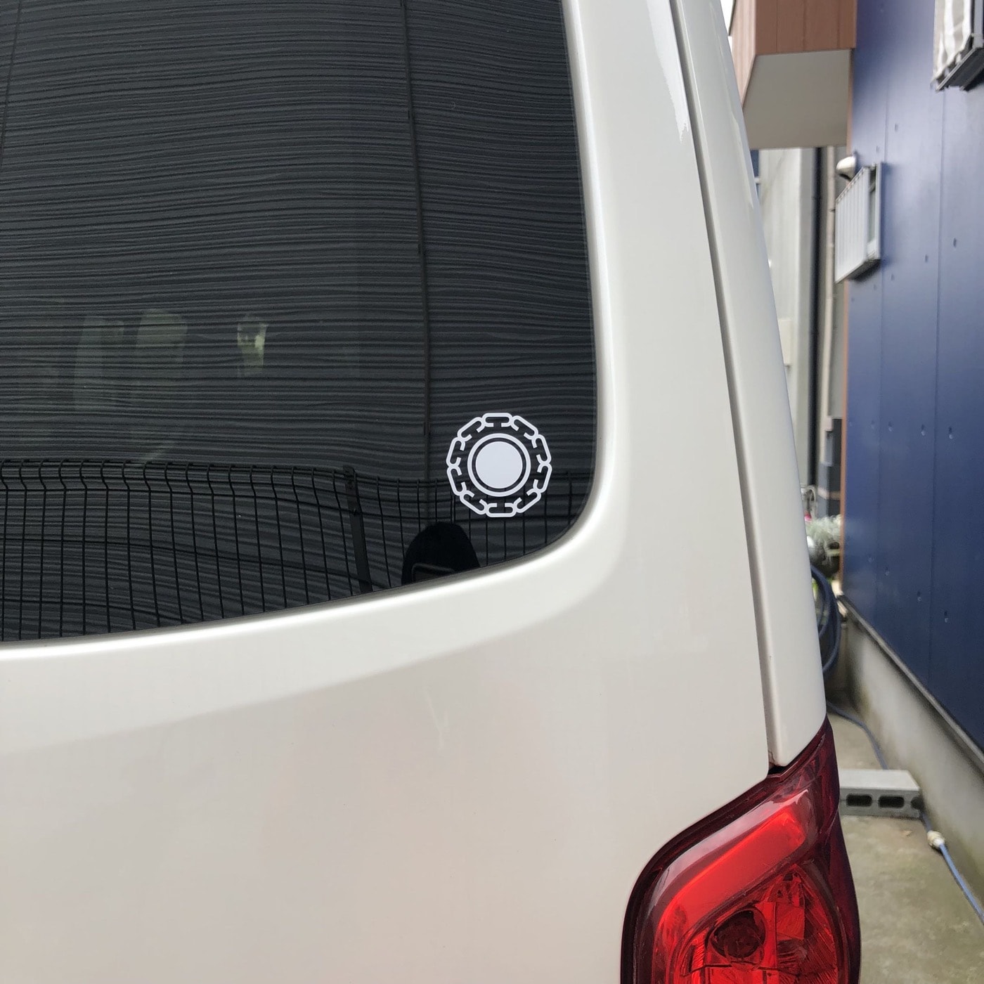 愛車を飾る、ワンポイントのカッティングステッカー | 国内最大級のカッティングシート製作 QUACK WORKS